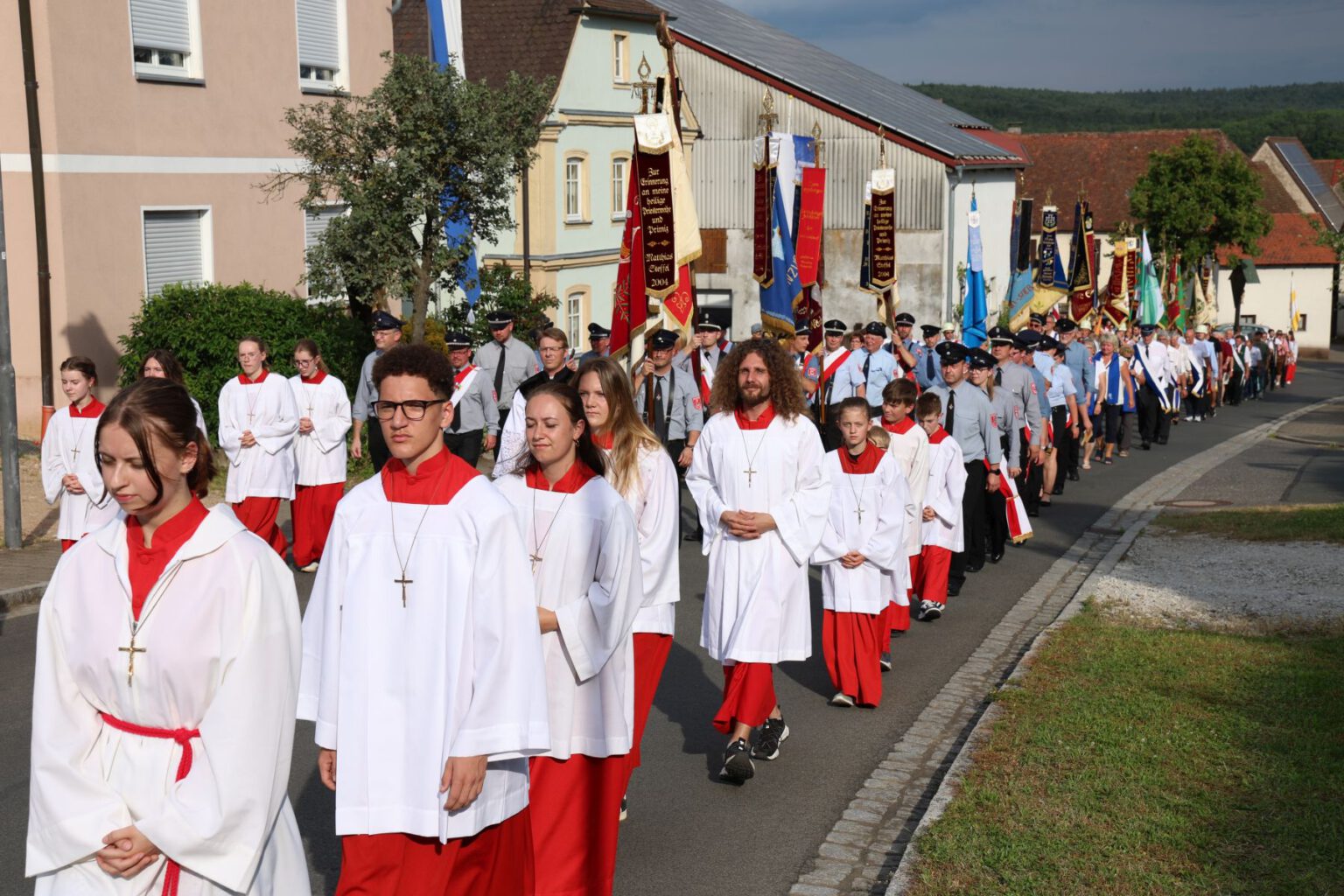 Hunderte Gläubige feierten das Priesterjubiläum